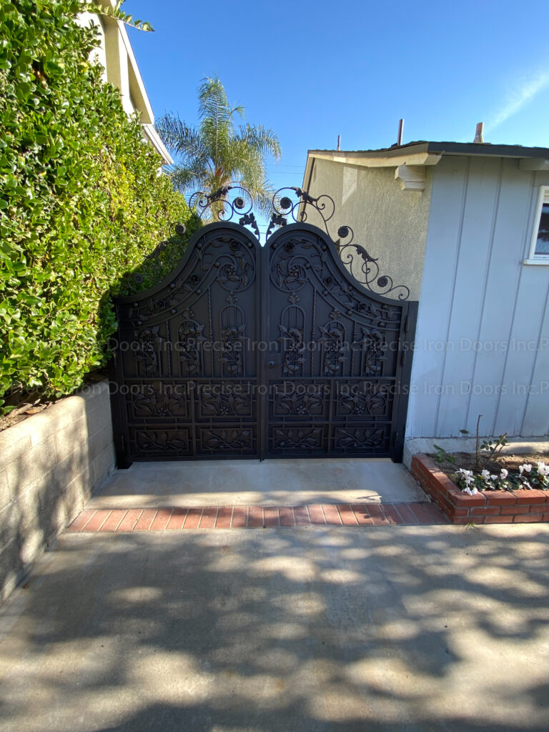 Tuscany Driveway Automatic Iron Gate